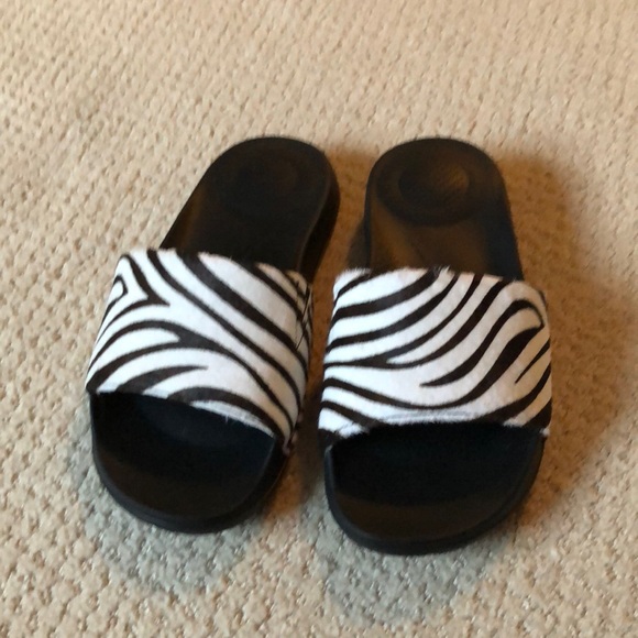 Fitflop | Shoes | Zebra Furry Flip Flops | Poshmark